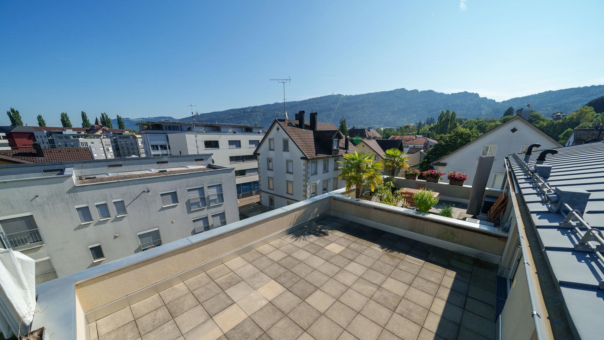 Bregenz: Zweistöckige, helle Wohnung mit großer Terrasse und Seenähe (VERGEBEN!) – MD Immobilien